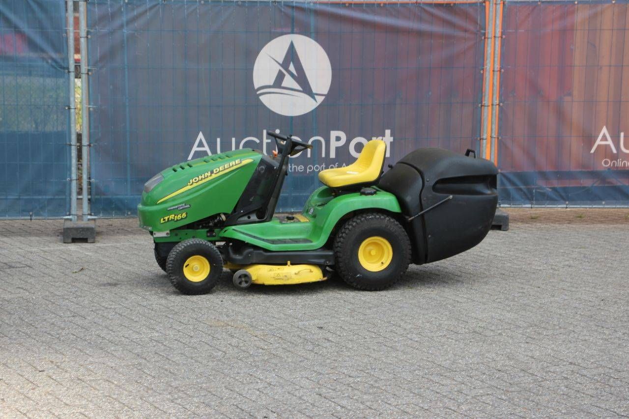 Tondeuse autoportée à essence John Deere LTR166 enchère | Auct...