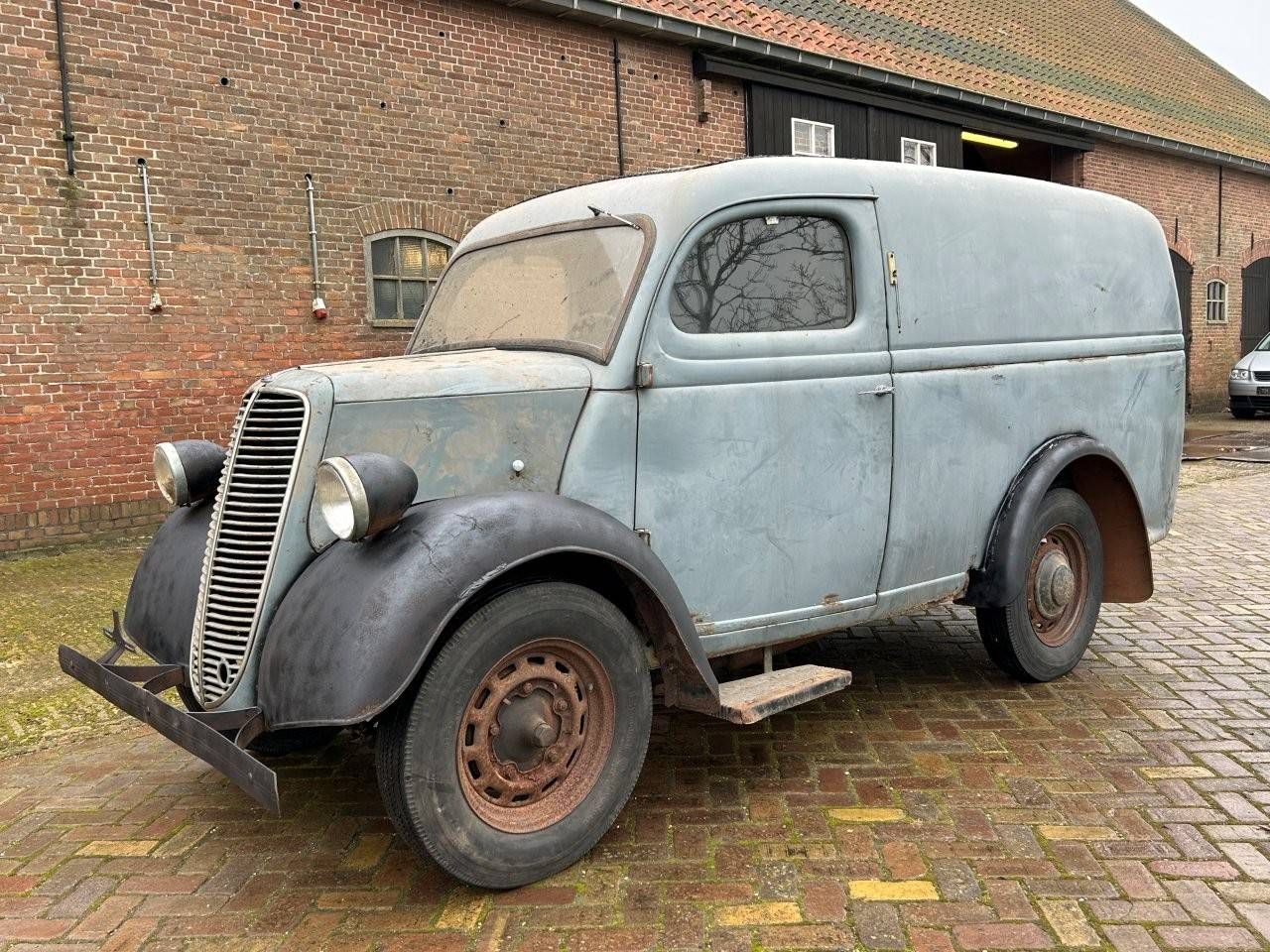 Fordson E83W 10CWT Benzine 1950 (Marge) veiling | AuctionPort