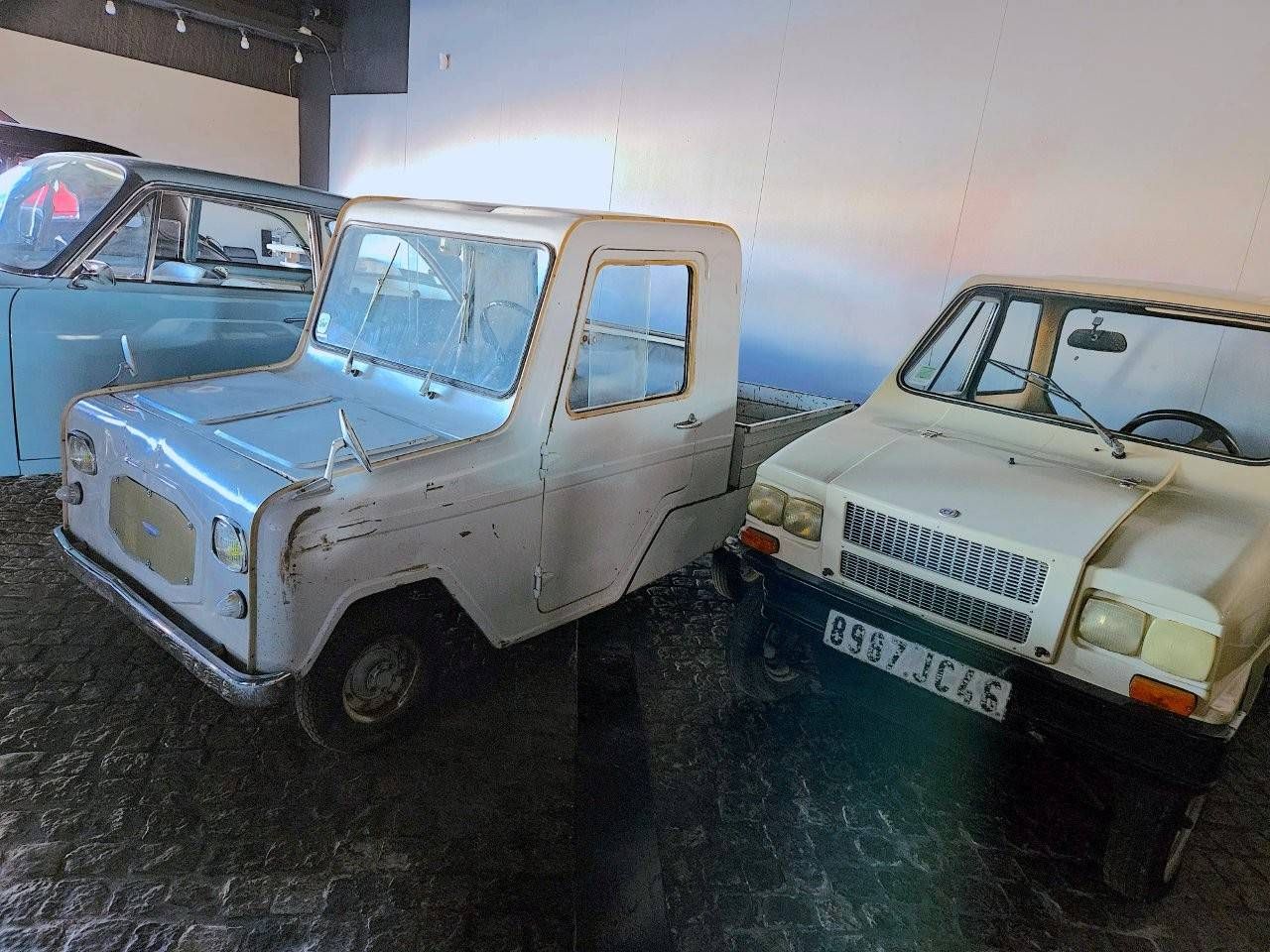 Vintage Microcars Lawil C1 Pick-Up & Jeanneau RJ 49 Automatic ...