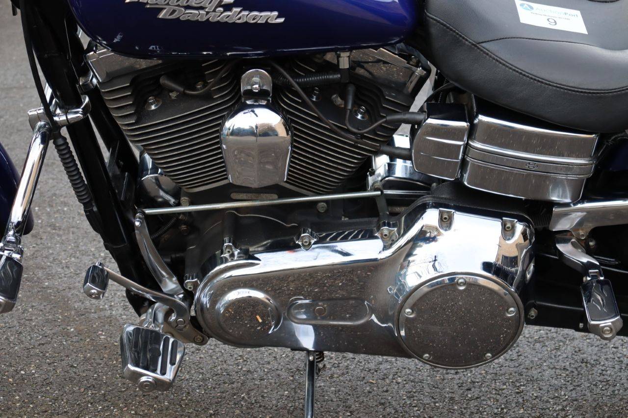 Motor Harley-Davidson Dyna Street Bob Benzine 2006 veiling | A...